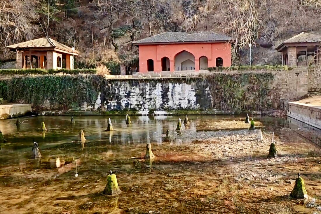 Dry Indian weather: Famed for pristine lakes, Kashmir faces a water ...